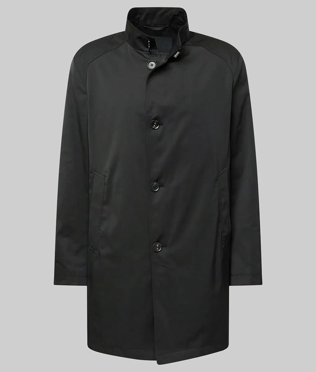 Extraction 2 Alcott Idris Elba Black Coat